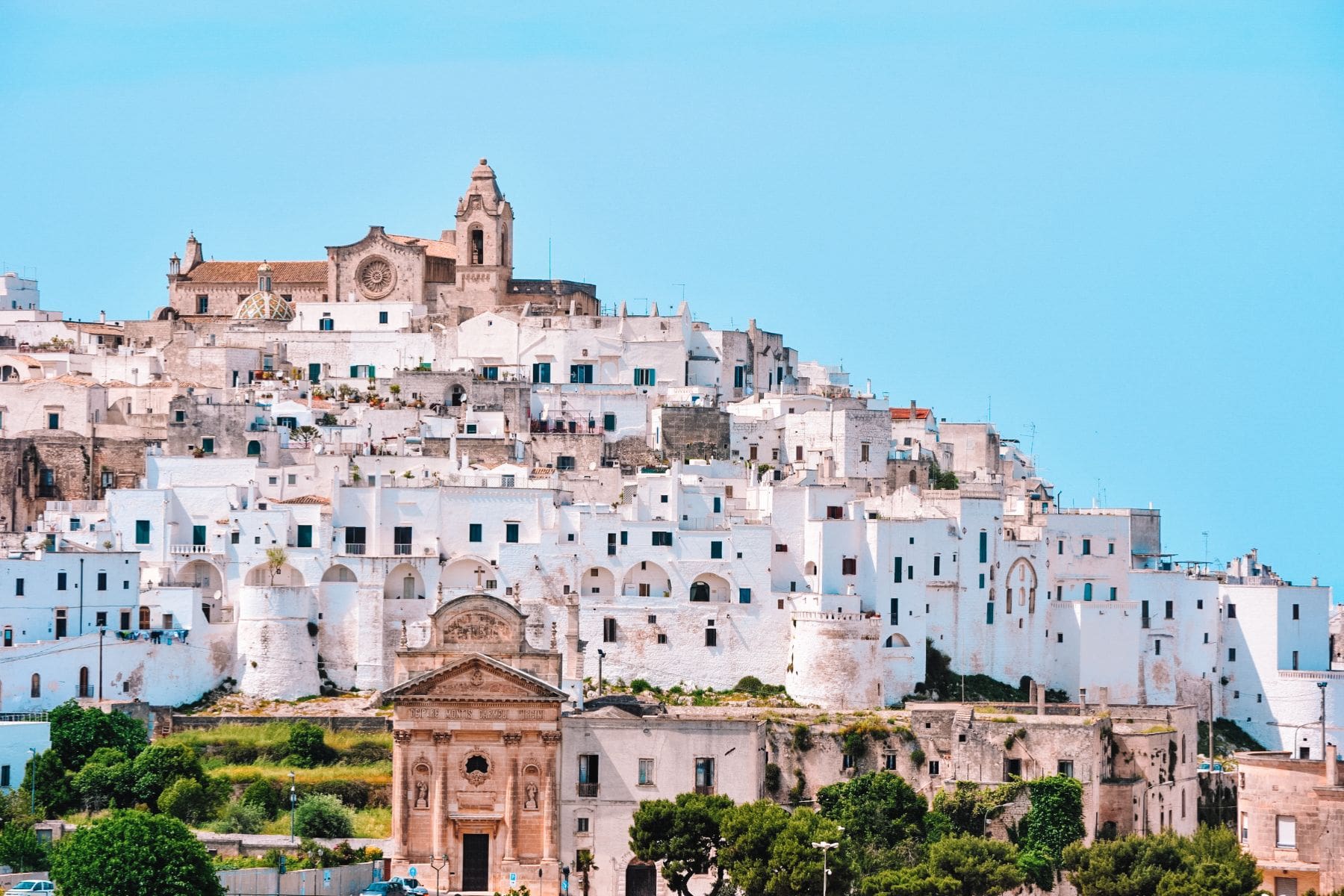 Visiter Ostuni ⭐️ Guide complet et gratuit 2026